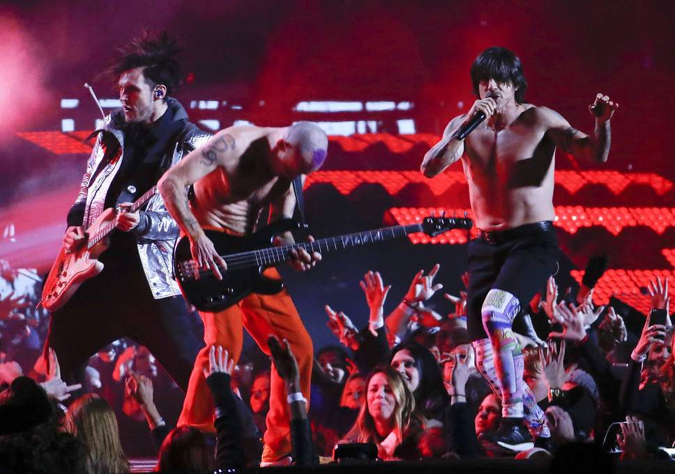 Watch: 15 Live Songs That Will Introduce You to RHCP & Make You Fall in ...